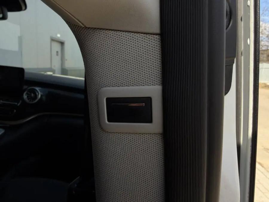 White Mercedes-Benz Vito V220 2014 in Riga, with an engine capacity of 2.20 L and mileage of 512 thousand km for 18900 €, photo 21 on AUTOMOTO.COM.LV