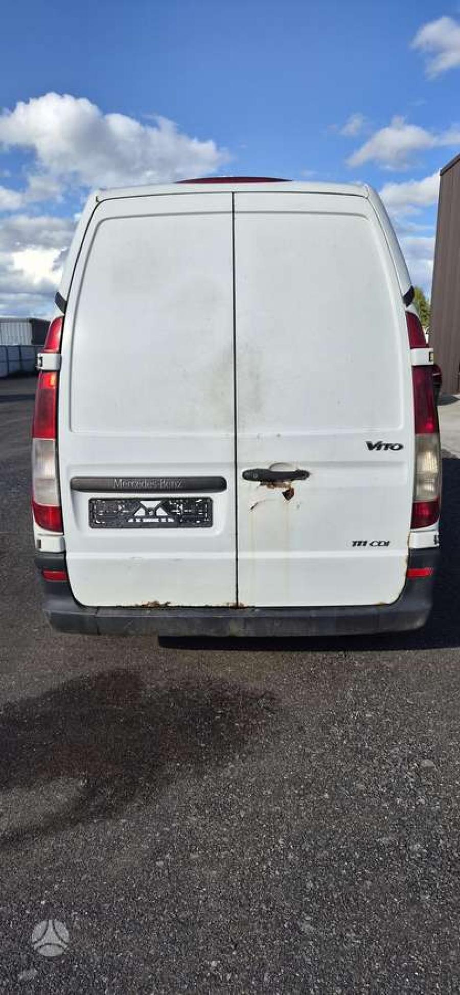 Balts Mercedes-Benz Vito 2008 Viļņa, ar dzinēja tilpumu 2.15 L un nobraukumu 467 tūkst. km par 2000 €, foto 5 vietnē AUTOMOTO.COM.LV