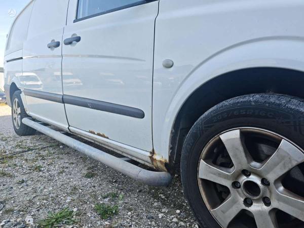White Mercedes-Benz Vito 2011 in Kaunas, with an engine capacity of 2.14 L and mileage of 297 thousand km for 2850 €, photo 6 on AUTOMOTO.COM.LV