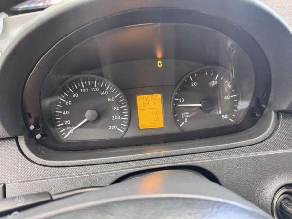White Mercedes-Benz Vito 2012 in Radviliskis, with an engine capacity of 2.14 L and mileage of 255 thousand km for 5142 €, photo 9 on AUTOMOTO.COM.LV