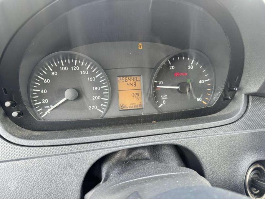 White Mercedes-Benz Vito 2012 in Radviliskis, with an engine capacity of 2.14 L and mileage of 257 thousand km for 5142 €, photo 11 on AUTOMOTO.COM.LV