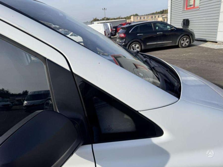 White Mercedes-Benz Vito 2012 in Radviliskis, with an engine capacity of 2.14 L and mileage of 257 thousand km for 5142 €, photo 17 on AUTOMOTO.COM.LV
