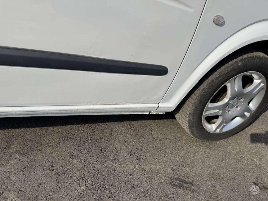 White Mercedes-Benz Vito 2012 in Radviliskis, with an engine capacity of 2.14 L and mileage of 257 thousand km for 5142 €, photo 18 on AUTOMOTO.COM.LV