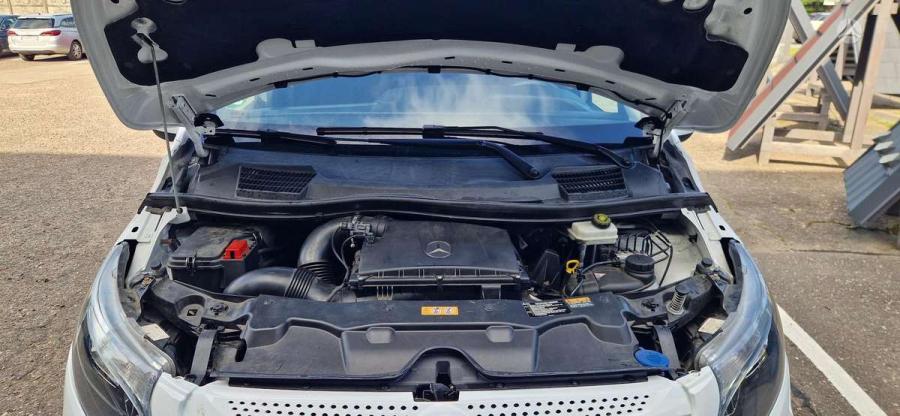 White Mercedes-Benz Vito 2017 in Marijampole, with an engine capacity of 2.14 L and mileage of 279 thousand km for 14600 €, photo 12 on AUTOMOTO.COM.LV