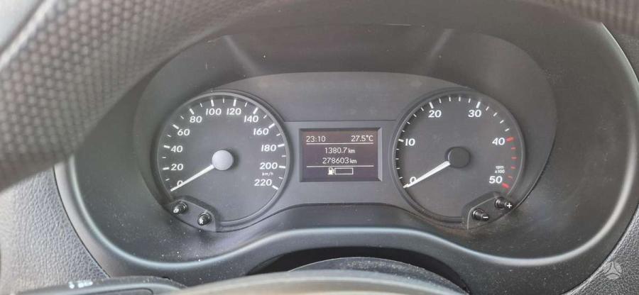 White Mercedes-Benz Vito 2017 in Marijampole, with an engine capacity of 2.14 L and mileage of 279 thousand km for 14600 €, photo 13 on AUTOMOTO.COM.LV