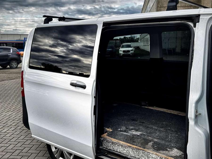 White Mercedes-Benz Vito 2017 in Klaipeda, with an engine capacity of 1.60 L and mileage of 156 thousand km for 11750 €, photo 23 on AUTOMOTO.COM.LV