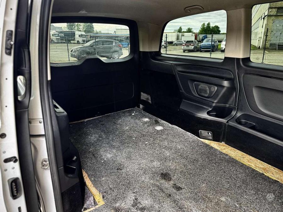 White Mercedes-Benz Vito 2017 in Klaipeda, with an engine capacity of 1.60 L and mileage of 156 thousand km for 11750 €, photo 24 on AUTOMOTO.COM.LV