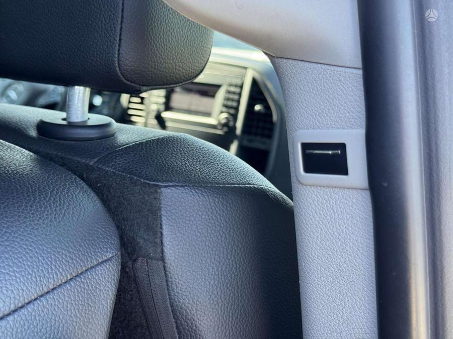 White Mercedes-Benz Vito 2020 in Vilnius, with an engine capacity of 2.00 L and mileage of 228 thousand km for 17650 €, photo 11 on AUTOMOTO.COM.LV