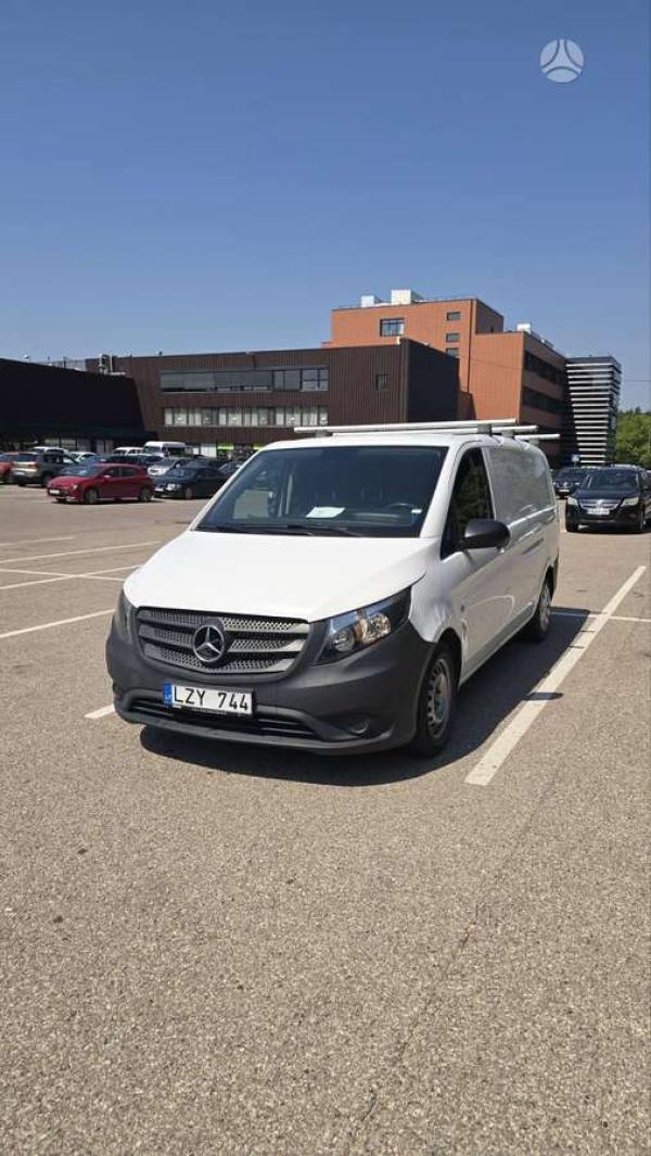 White Mercedes-Benz Vito 2021 in Vilnius, with an engine capacity of 1.75 L and mileage of 141 thousand km for 18500 €, photo 8 on AUTOMOTO.COM.LV