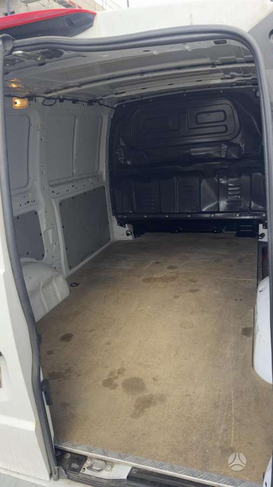 White Mercedes-Benz Vito 2021 in Kaunas, with an engine capacity of 2.00 L and mileage of 190 thousand km for 15000 €, photo 8 on AUTOMOTO.COM.LV
