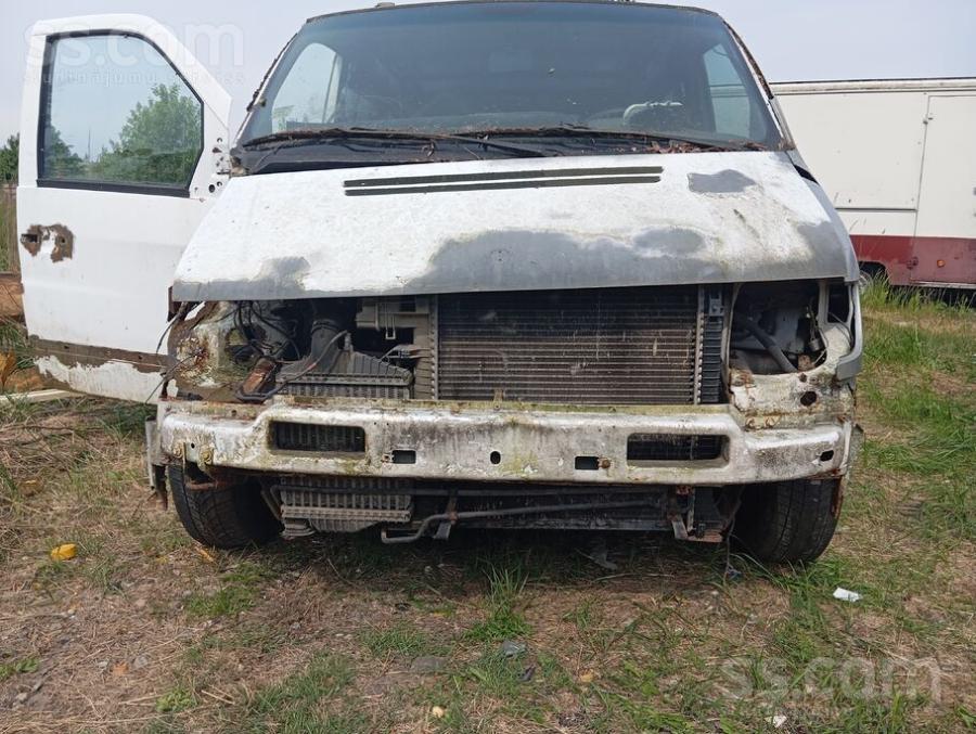 White Mercedes-Benz Vito 2000 in Liepaja, with an engine capacity of 2.20 L and mileage of 300 thousand km for 2498 €, photo 1 on AUTOMOTO.COM.LV