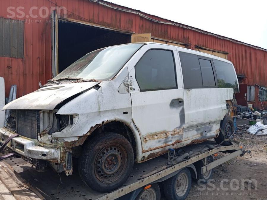 White Mercedes-Benz Vito 2000 in Liepaja, with an engine capacity of 2.20 L and mileage of 300 thousand km for 2498 €, photo 3 on AUTOMOTO.COM.LV