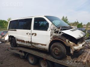 White Mercedes-Benz Vito 2000 in Liepaja, with an engine capacity of 2.20 L and mileage of 300 thousand km for 2498 €, photo 4 on AUTOMOTO.COM.LV