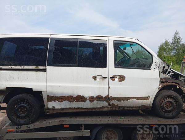 White Mercedes-Benz Vito 2000 in Liepaja, with an engine capacity of 2.20 L and mileage of 300 thousand km for 2498 €, photo 4 on AUTOMOTO.COM.LV