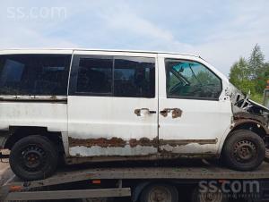 White Mercedes-Benz Vito 2000 in Liepaja, with an engine capacity of 2.20 L and mileage of 300 thousand km for 2498 €, photo 5 on AUTOMOTO.COM.LV