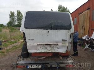 White Mercedes-Benz Vito 2000 in Liepaja, with an engine capacity of 2.20 L and mileage of 300 thousand km for 2498 €, photo 6 on AUTOMOTO.COM.LV