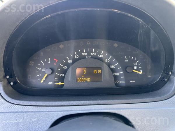 Balts Mercedes-Benz Vito 2005 Jūrmala, ar dzinēja tilpumu 2.20 L un nobraukumu 301 tūkst. km par 3000 €, foto 5 vietnē AUTOMOTO.COM.LV