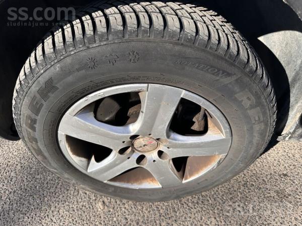 White Mercedes-Benz Vito 2005 in Jurmala, with an engine capacity of 2.20 L and mileage of 301 thousand km for 3000 €, photo 10 on AUTOMOTO.COM.LV