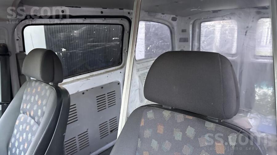 Balts Mercedes-Benz Vito 2005 Jūrmala, ar dzinēja tilpumu 2.20 L un nobraukumu 301 tūkst. km par 3000 €, foto 15 vietnē AUTOMOTO.COM.LV