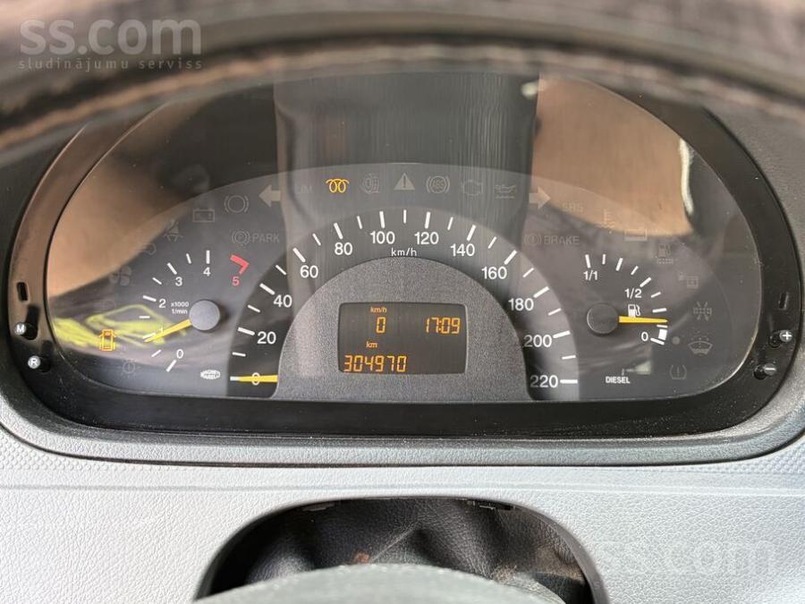 White Mercedes-Benz Vito 2005 in Riga, with an engine capacity of 2.20 L and mileage of 305 thousand km for 2300 €, photo 12 on AUTOMOTO.COM.LV