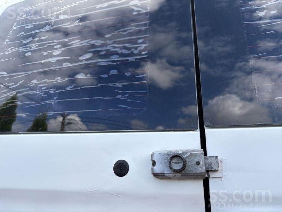 White Mercedes-Benz Vito 2005 in Riga, with an engine capacity of 2.20 L and mileage of 305 thousand km for 2300 €, photo 16 on AUTOMOTO.COM.LV