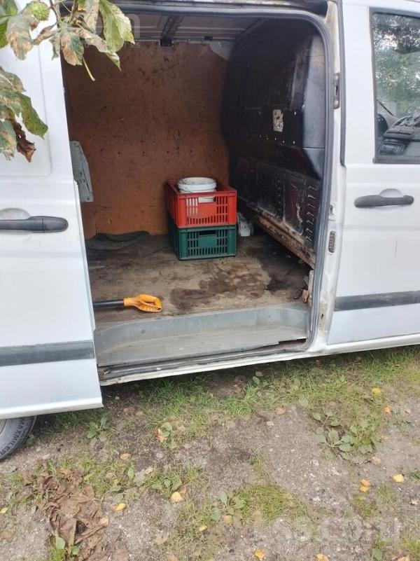 White Mercedes-Benz Vito 2006 in Liepaja, with an engine capacity of 2.20 L and mileage of 417 thousand km for 3100 €, photo 4 on AUTOMOTO.COM.LV