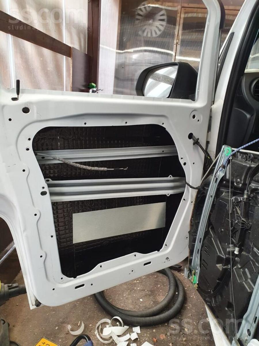 White Mercedes-Benz Vito 2015 in Liepaja, with an engine capacity of 2.20 L and mileage of 275 thousand km for 17950 €, photo 18 on AUTOMOTO.COM.LV