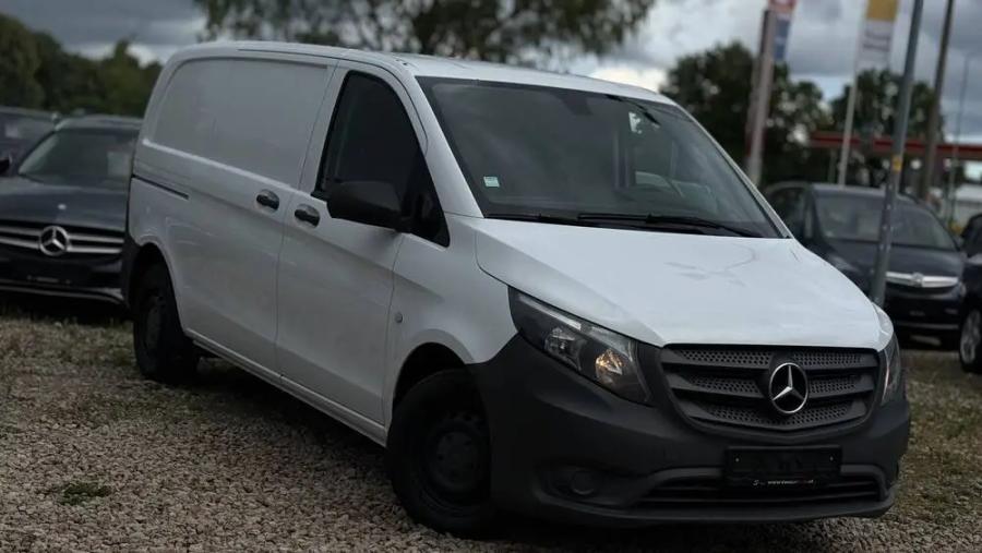 White Mercedes-Benz Vito 2017 in Jelgava, with an engine capacity of 2.20 L and mileage of 299 thousand km for 10990 €, photo 1 on AUTOMOTO.COM.LV