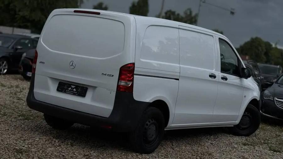 White Mercedes-Benz Vito 2017 in Jelgava, with an engine capacity of 2.20 L and mileage of 299 thousand km for 10990 €, photo 4 on AUTOMOTO.COM.LV