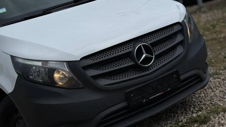 White Mercedes-Benz Vito 2017 in Jelgava, with an engine capacity of 2.20 L and mileage of 299 thousand km for 10990 €, photo 6 on AUTOMOTO.COM.LV