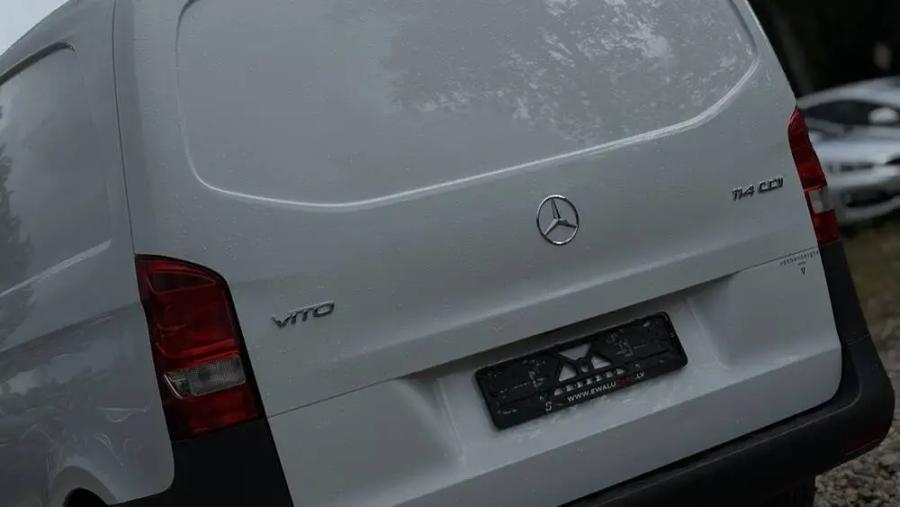 White Mercedes-Benz Vito 2017 in Jelgava, with an engine capacity of 2.20 L and mileage of 299 thousand km for 10990 €, photo 7 on AUTOMOTO.COM.LV