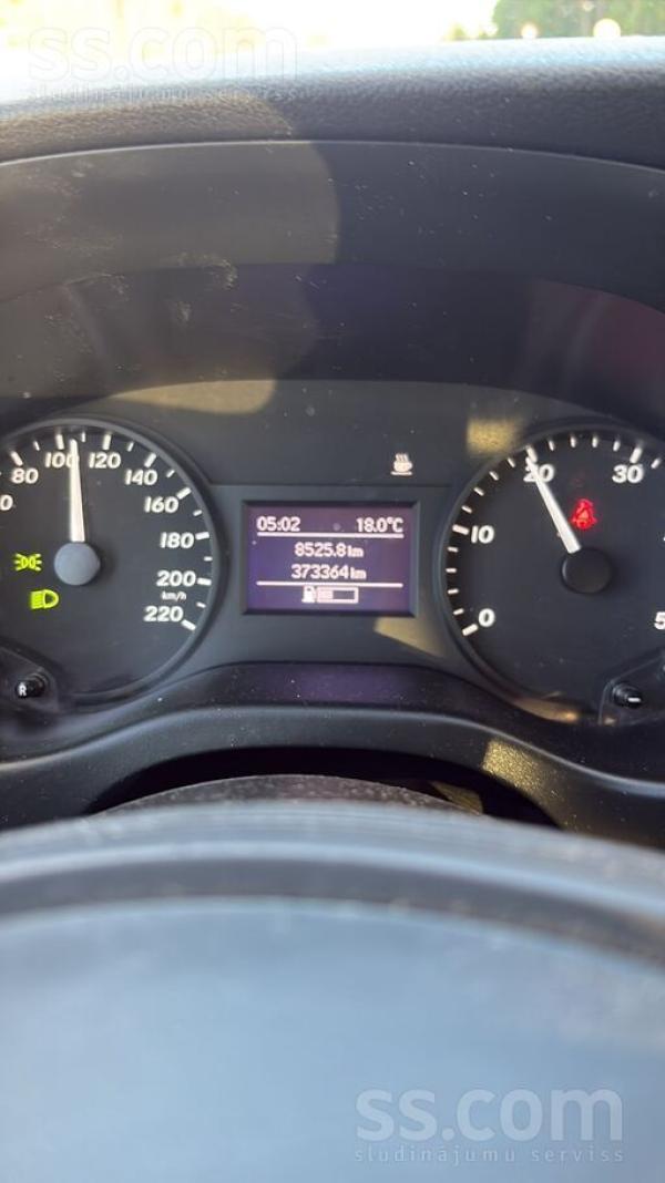 White Mercedes-Benz Vito 2017 in Riga, with an engine capacity of 2.20 L and mileage of 372 thousand km for 11900 €, photo 7 on AUTOMOTO.COM.LV