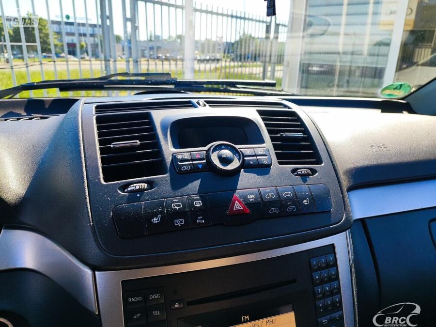 White Mercedes-Benz Vito 2014 in Avizieniai, with an engine capacity of 3.00 L and mileage of 266 thousand km for 12000 €, photo 25 on AUTOMOTO.COM.LV
