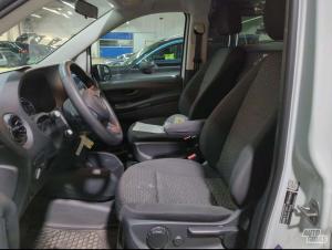 White Mercedes-Benz Vito 2021 in Kaunas, with an engine capacity of 2.00 L and mileage of 90 thousand km for 27972 €, photo 3 on AUTOMOTO.COM.LV