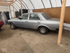 Синий Мерседес W 123 1982 в Мариямполе, объемом двигателя 2.30 л и пробегом 278 тыс. км за 3800 €, фото 4 на AUTOMOTO.COM.LV