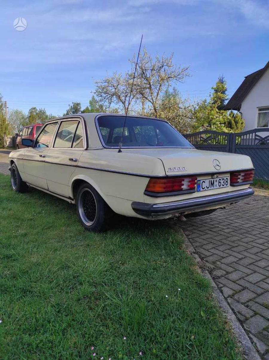Brown Mercedes-Benz W 123 1982 in Kupiskis, with an engine capacity of 2.00 L and mileage of 251 thousand km for 2400 €, photo 1 on AUTOMOTO.COM.LV