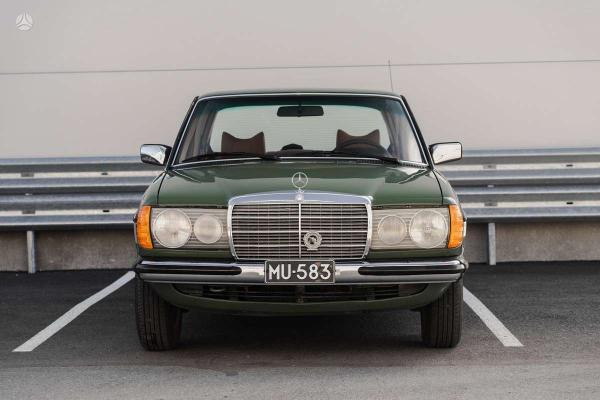 Zaļš Mercedes-Benz W 123 1979 Tallina, ar dzinēja tilpumu 2.31 L un nobraukumu 135 tūkst. km par 12900 €, foto 3 vietnē AUTOMOTO.COM.LV