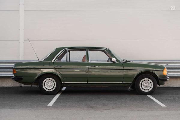 Zaļš Mercedes-Benz W 123 1979 Tallina, ar dzinēja tilpumu 2.31 L un nobraukumu 135 tūkst. km par 12900 €, foto 5 vietnē AUTOMOTO.COM.LV