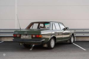 Green Mercedes-Benz W 123 1979 in Tallinn, with an engine capacity of 2.31 L and mileage of 135 thousand km for 12900 €, photo 6 on AUTOMOTO.COM.LV