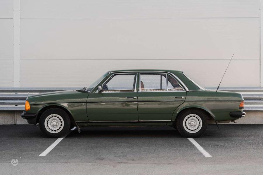 Green Mercedes-Benz W 123 1979 in Tallinn, with an engine capacity of 2.31 L and mileage of 135 thousand km for 12900 €, photo 9 on AUTOMOTO.COM.LV