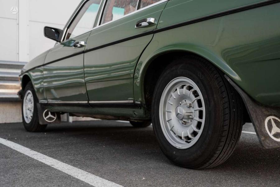 Green Mercedes-Benz W 123 1979 in Tallinn, with an engine capacity of 2.31 L and mileage of 135 thousand km for 12900 €, photo 13 on AUTOMOTO.COM.LV