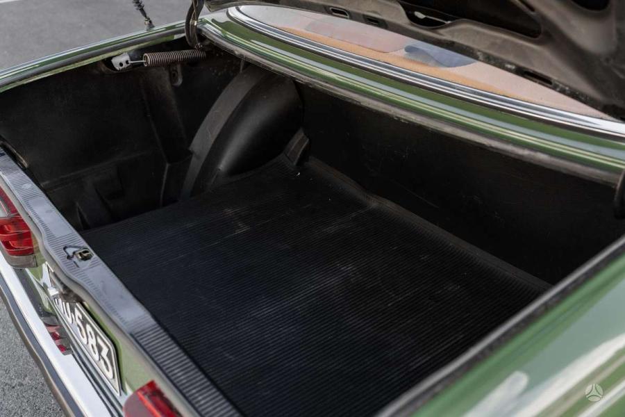 Green Mercedes-Benz W 123 1979 in Tallinn, with an engine capacity of 2.31 L and mileage of 135 thousand km for 12900 €, photo 16 on AUTOMOTO.COM.LV
