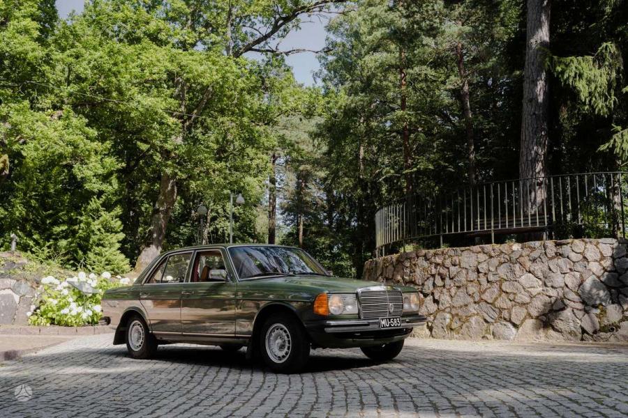 Green Mercedes-Benz W 123 1979 in Tallinn, with an engine capacity of 2.31 L and mileage of 135 thousand km for 12900 €, photo 39 on AUTOMOTO.COM.LV
