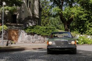 Green Mercedes-Benz W 123 1979 in Tallinn, with an engine capacity of 2.31 L and mileage of 135 thousand km for 12900 €, photo 40 on AUTOMOTO.COM.LV