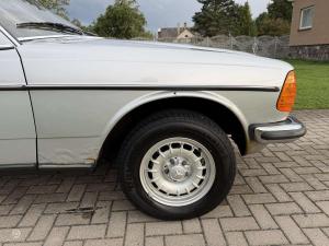 Серый Мерседес W 123 1978 в Кедайняй, объемом двигателя 2.80 л и пробегом 178 тыс. км за 5500 €, фото 27 на AUTOMOTO.COM.LV