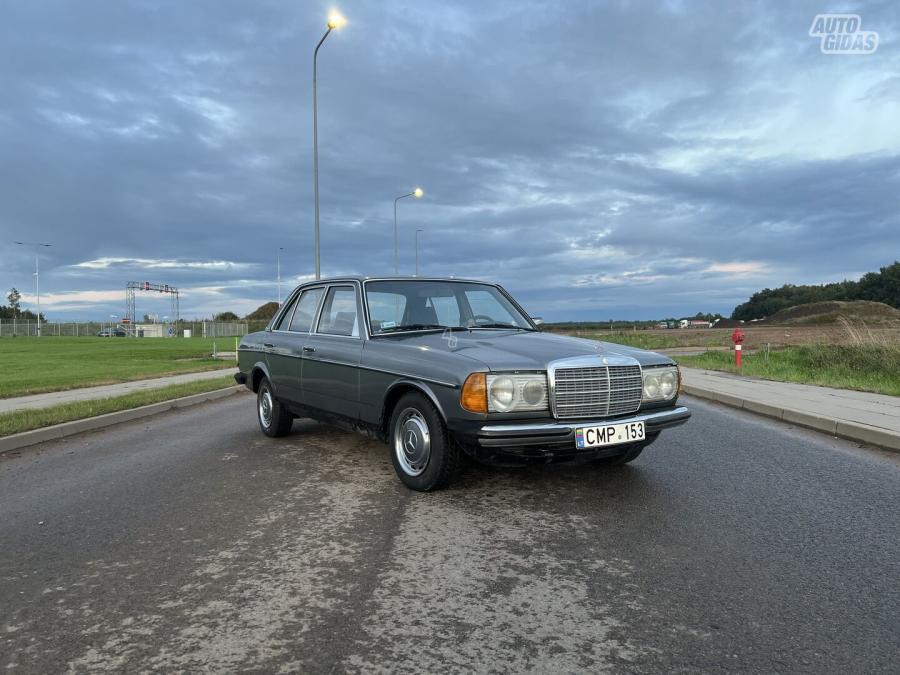 Pelēks Mercedes-Benz W 123 1981 Kauņa, ar dzinēja tilpumu 2.00 L un nobraukumu 350 tūkst. km par 2000 €, foto 1 vietnē AUTOMOTO.COM.LV