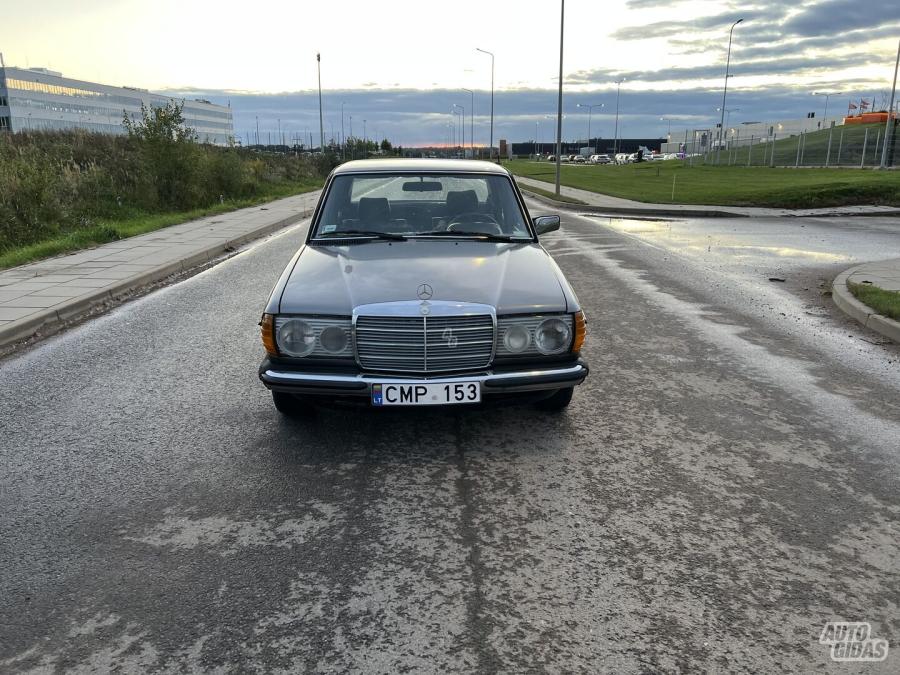 Pelēks Mercedes-Benz W 123 1981 Kauņa, ar dzinēja tilpumu 2.00 L un nobraukumu 350 tūkst. km par 2000 €, foto 3 vietnē AUTOMOTO.COM.LV