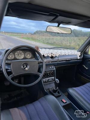 Pelēks Mercedes-Benz W 123 1981 Kauņa, ar dzinēja tilpumu 2.00 L un nobraukumu 350 tūkst. km par 2000 €, foto 9 vietnē AUTOMOTO.COM.LV