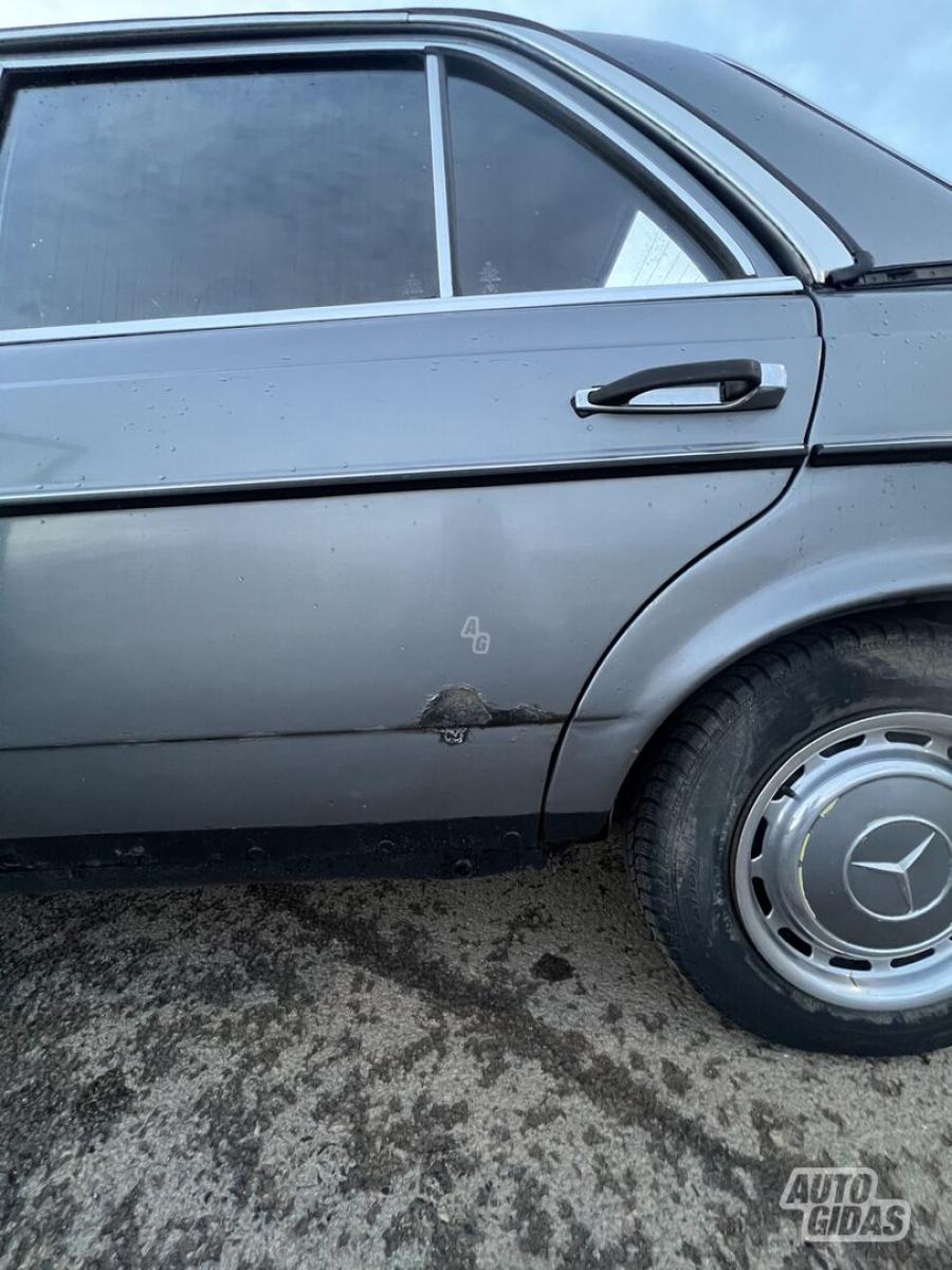 Pelēks Mercedes-Benz W 123 1981 Kauņa, ar dzinēja tilpumu 2.00 L un nobraukumu 350 tūkst. km par 2000 €, foto 13 vietnē AUTOMOTO.COM.LV
