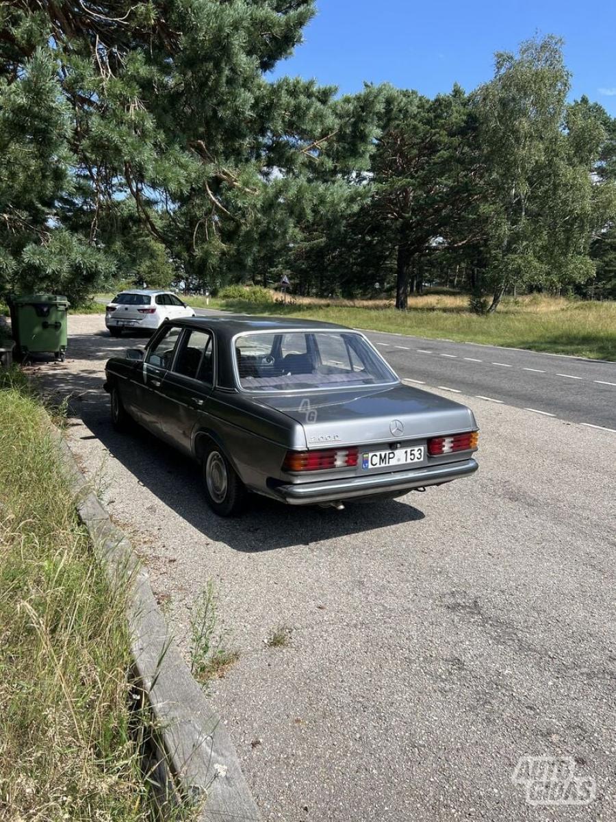 Pelēks Mercedes-Benz W 123 1981 Kauņa, ar dzinēja tilpumu 2.00 L un nobraukumu 350 tūkst. km par 2000 €, foto 18 vietnē AUTOMOTO.COM.LV